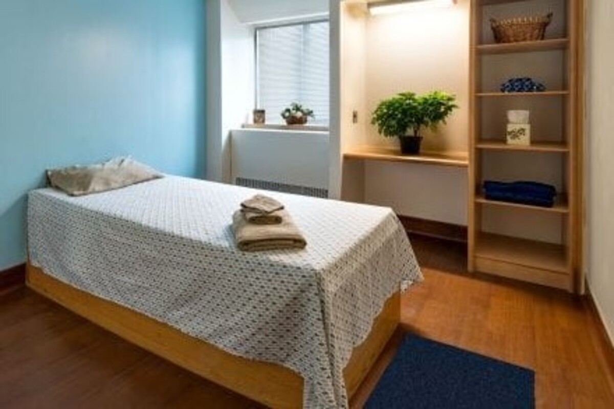 Friends Hospital Reviews, Costs, Program Details & Rating