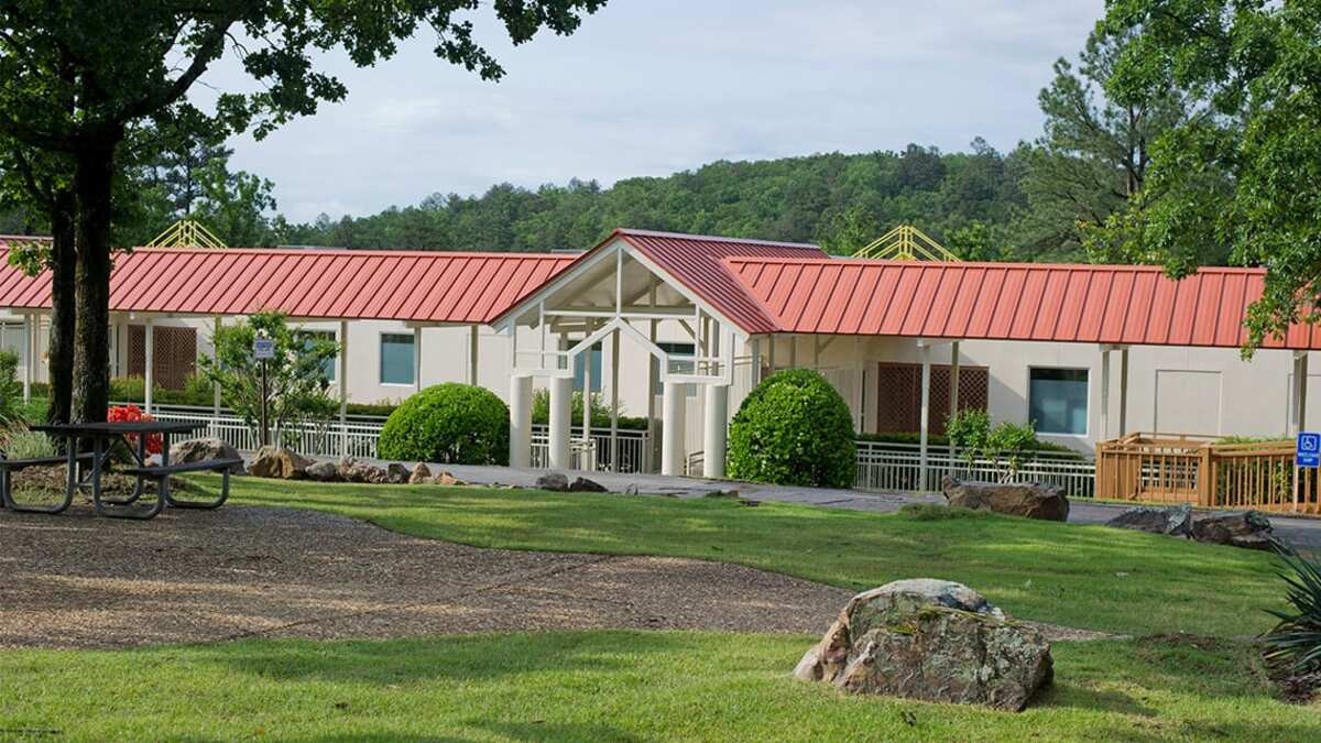 The Bridgeway Reviews, Costs, Program Details & Rating